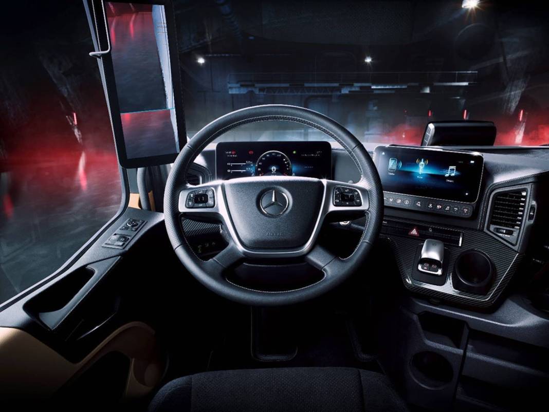 Mercedes-Benz Trucks unveils the Actros “Edition 1”