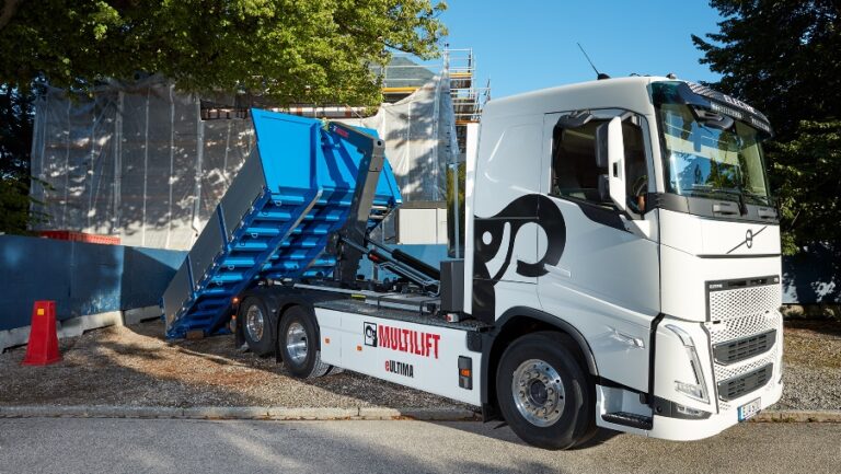 Hiab Launches World’s First Plug-And-Play Hooklift for Electric Trucks