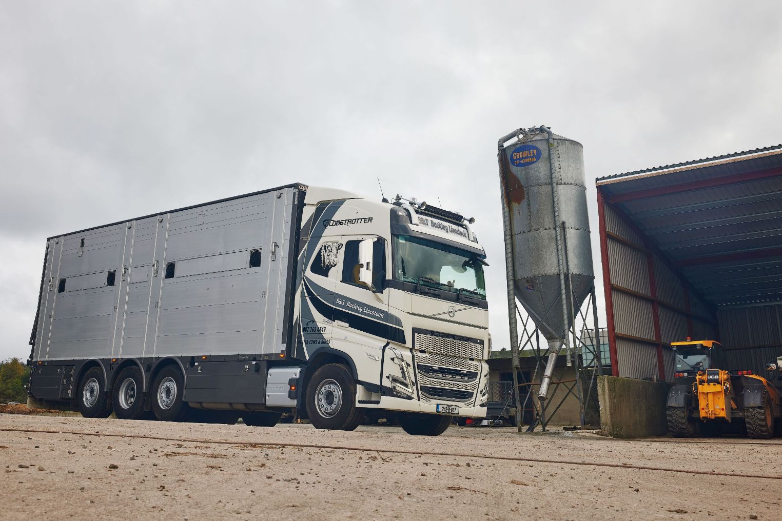 S & T Buckley Livestock Returns to Volvo for New FH Tridem