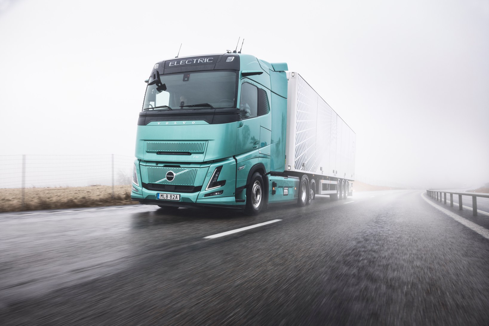 Meet Volvo’s New Electric Truck With 600 Km Range And Superfast Charging